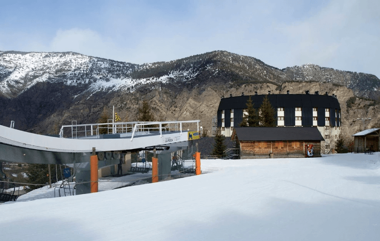 HOTEL OR BLANC, a pie de pistas de Espot Esquí y Parque Nacional